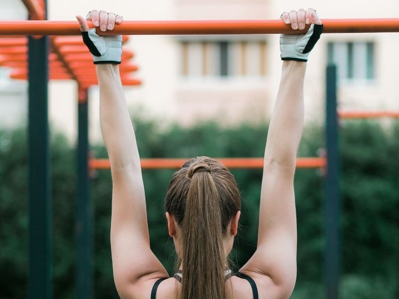 Chin-ups vs. pull-ups: definition, execution, and tips – FITNESSKIT GmbH
